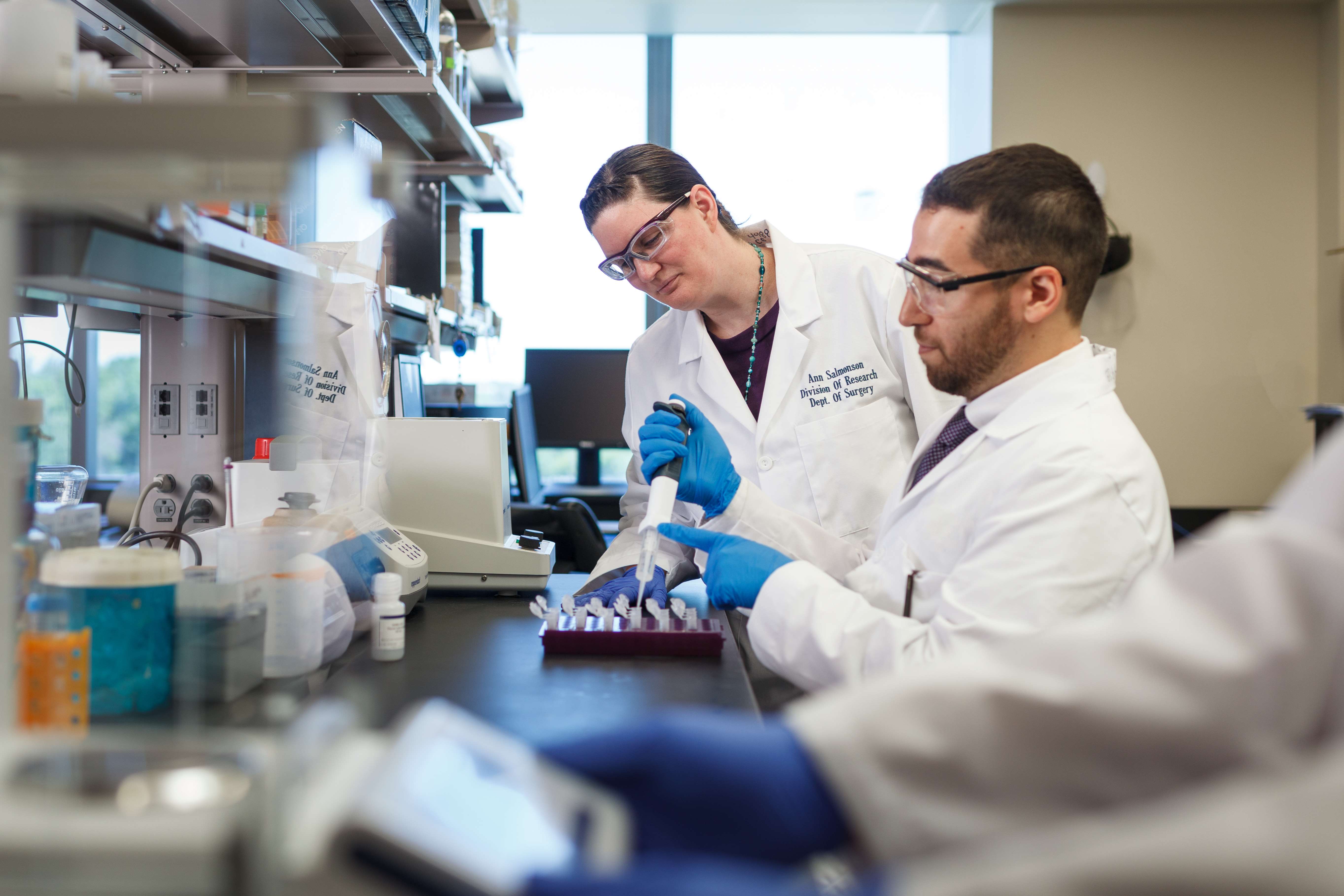 Microbiology & Immunology PhD | Graduate School Programs | Medical ...